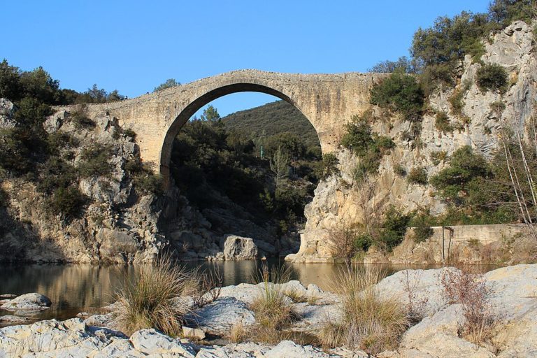 La_Garrotxa-Pont_de_Llierca-Girona | Notarios y Registradores