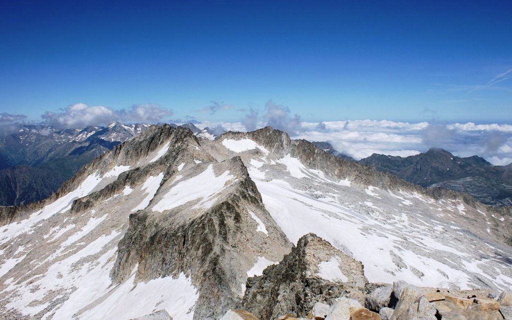 Aneto-vista_desde_pico_Aneto-Huesca-Pico_de_Corones | Notarios y ...